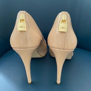Michael Kors | Shoes | Nwob Michael Kors Cream Colored Heels New 7 2 No ...